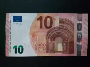 Pyramide aus einem Geldschein falten - Origami-Anleitung