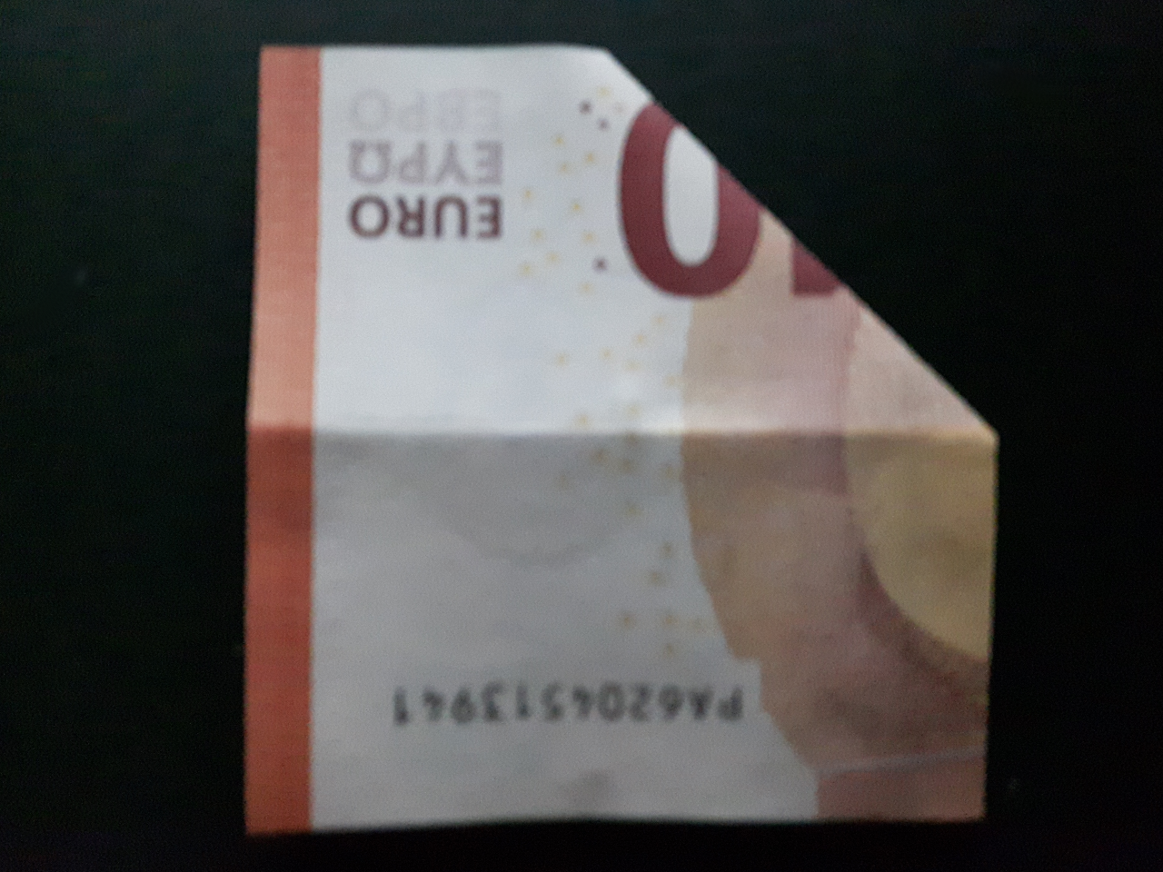 Pyramide aus einem Geldschein falten - Origami-Anleitung