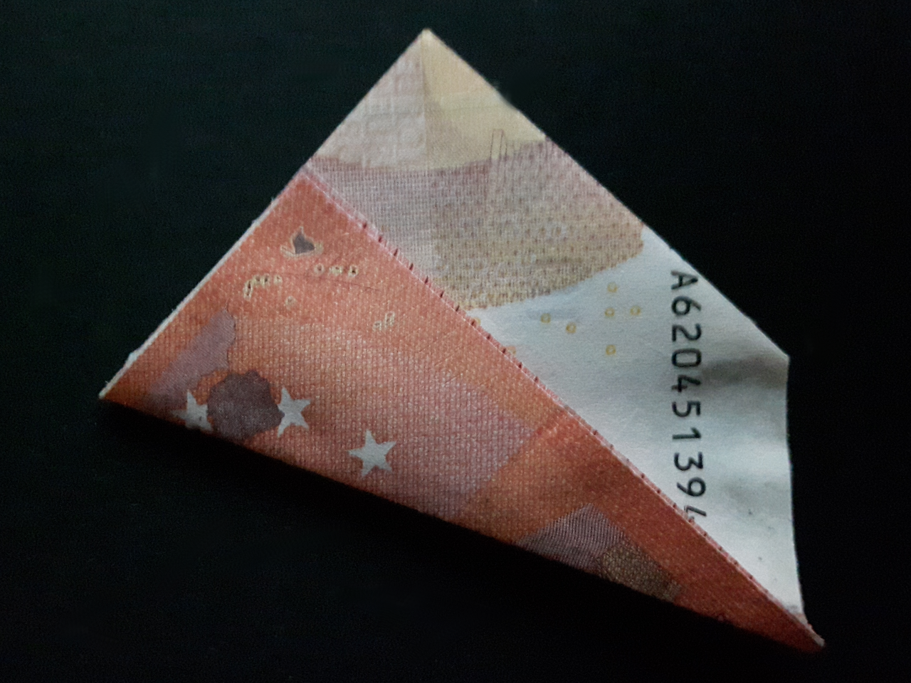 Pyramide aus einem Geldschein falten - Origami-Anleitung